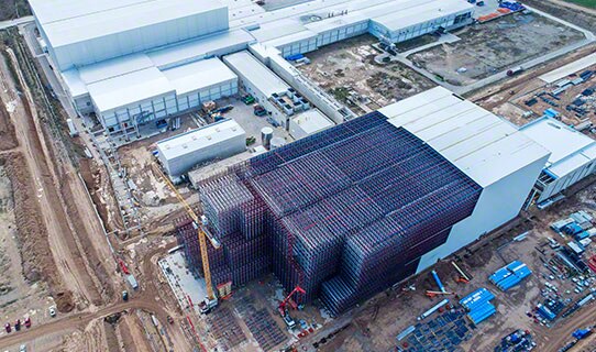 Almacén automático autoportante de Laboratorios Maverick - Mecalux.pe