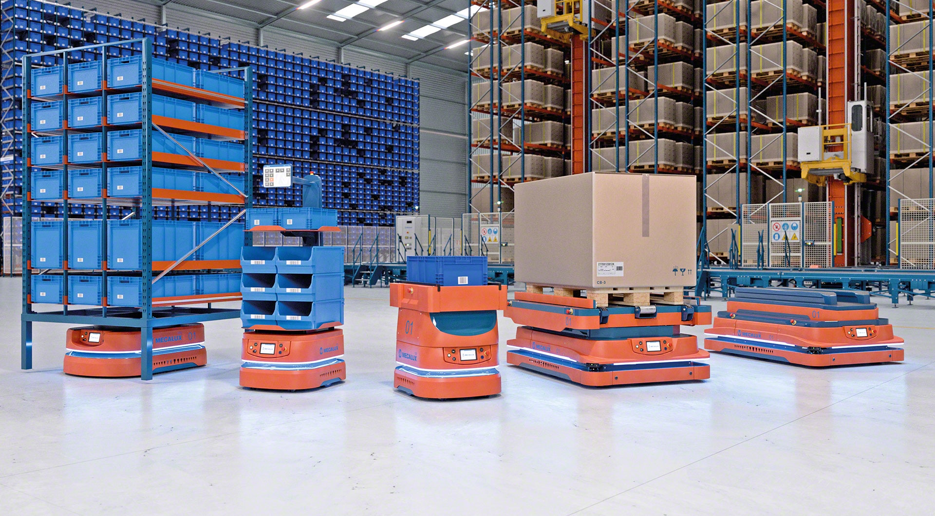 Robots móviles autónomos (AMR) - Mecalux.pe