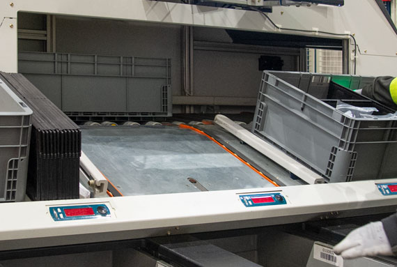 Estación de picking de alto rendimiento - Mecalux.pe